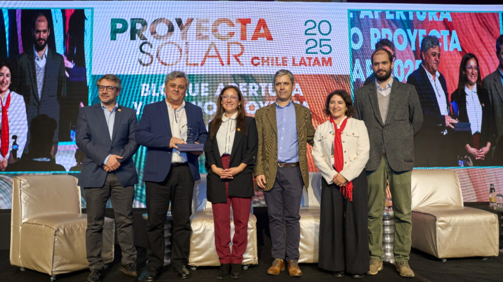 Prof. Rodrigo Palma Behnke recibe el Premio Proyecta Solar 2025 -ACESOL AG- - DIE | Departamento ...